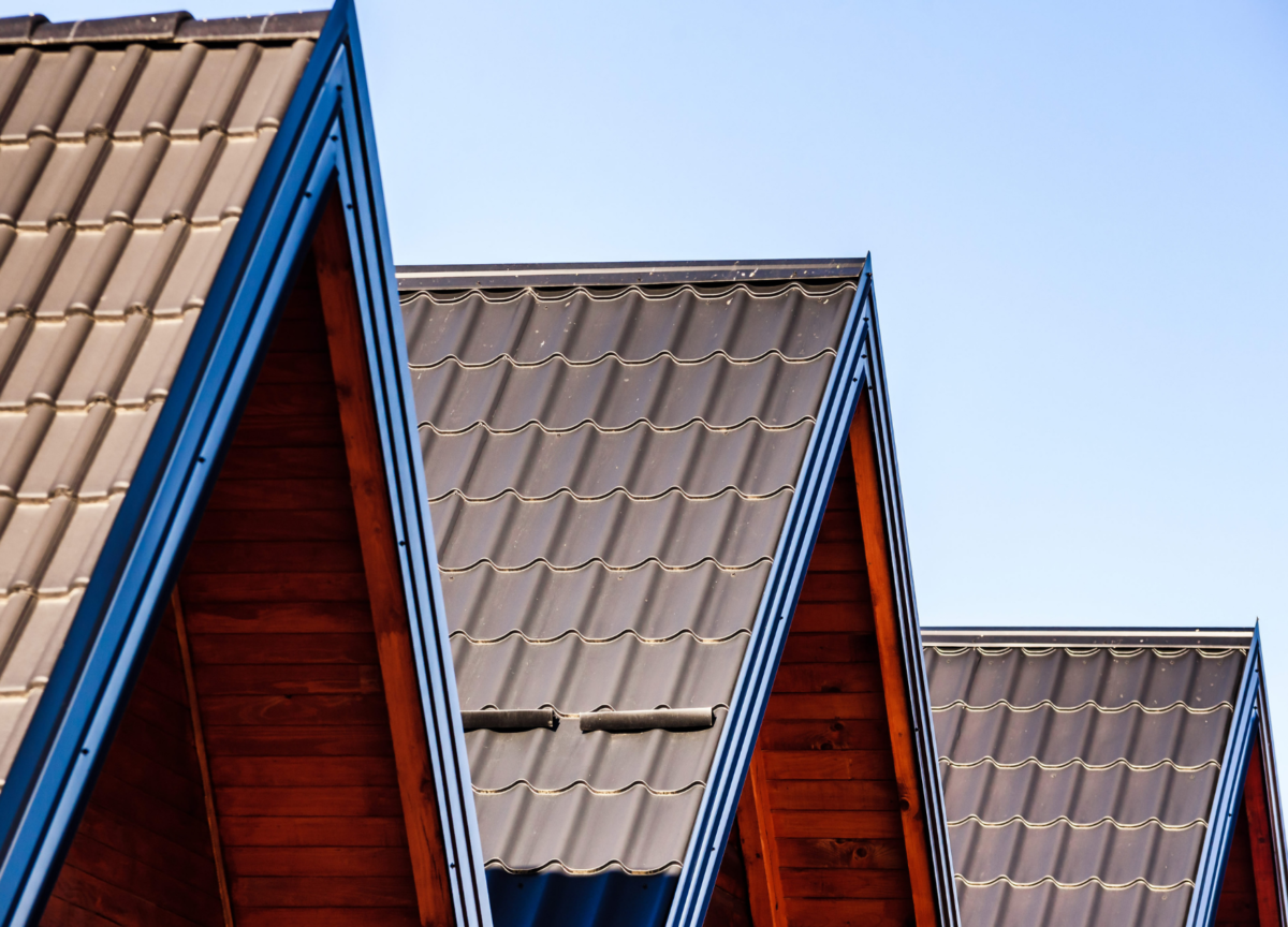 Plechová strecha: Všetko, čo o nej potrebujete vedieť | Modrastrecha.sk